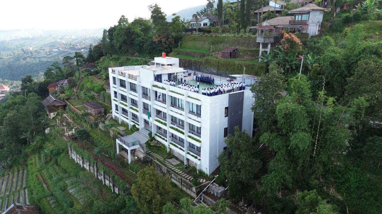 IDN Boarding School Solo